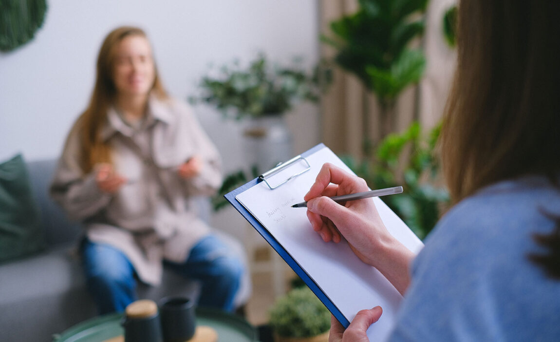 6 Ways Sensitive People Benefit From Therapy, According to the Therapist